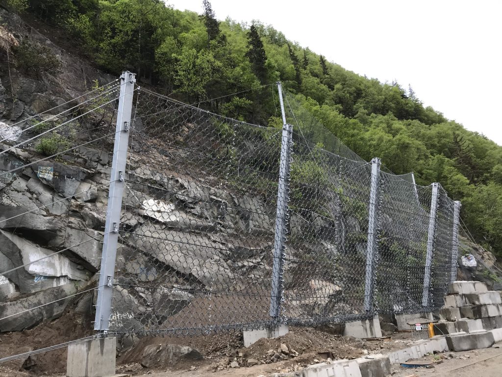 Expertly Engineered Catch Fences for Rockfall Containment